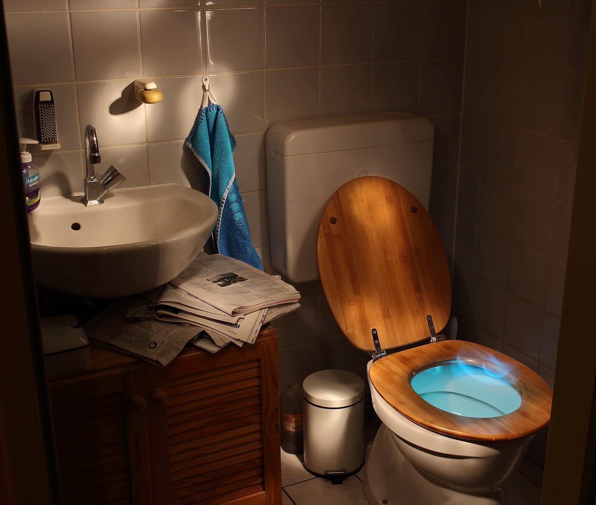 Learn How To Clean The Toilet Bowl In 7 Parts - MEIDE Cleaning